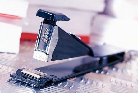 Máquina Agrafar Rapid HD12/16 c/40cm Preto p/ 24/6 | AUM